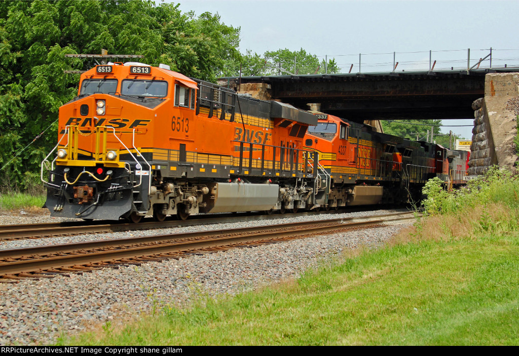 BNSF 6513 Heads up a Wb stack train Nice clean Gevo on point!